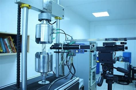 photograph of the testing rig servohydraulic machine biss nano 15 kn