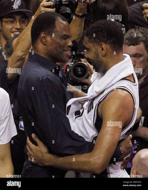 Tim Duncan David Robinson Hi Res Stock Photography And Images Alamy