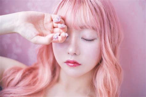 📸 画像：『望月める写真集 Mell』より｜望月める、生前に制作したセルフプロデュース写真集発売決定