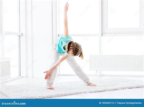 Sporty Girl Doing Windmill Exercise Stock Image Image Of Beautiful Concentration 189350115