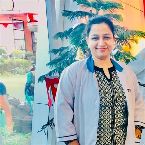 dr deepika garg consultant dental surgeon and oral implantologist smile ever dental care