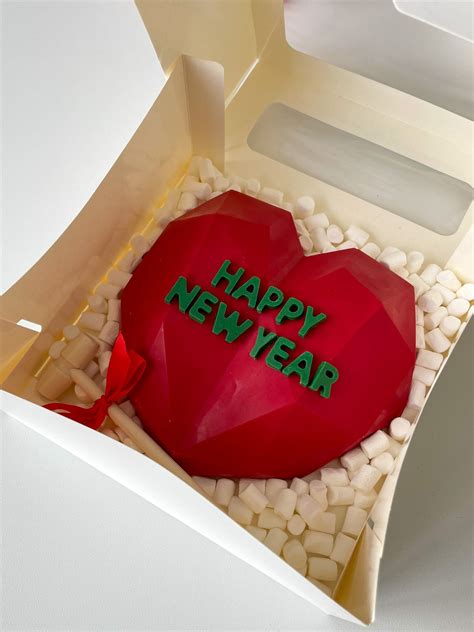 Большое сердце пиньята на Новый год