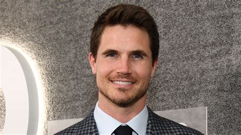 Who Does Robbie Amell Play In Season Three Of ‘the Witcher