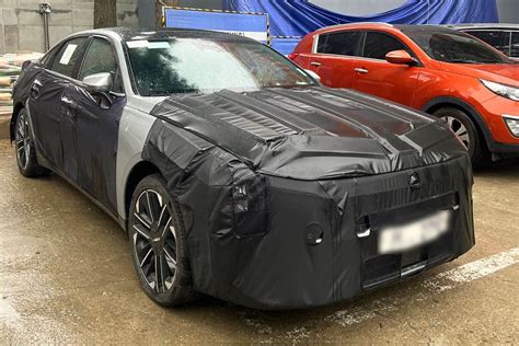 이 정도면 그냥 다른 찬데 완전히 달라진 모습으로 등장한 기아의 신형 K8 포착