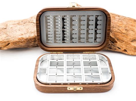 New In Box Richard Wheatley Large Walnut Wood Compartment Fly Box
