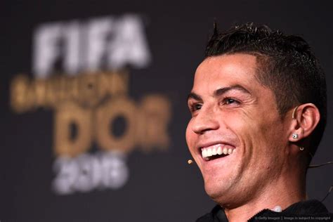 تفاوت عضلات رونالدو در جام‌ جهانی ۲۰۱۸ و ۲۰۲۲ عکس