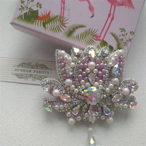 Брошь Лотос Бисерные ювелирные изделия Бисероплетение Бисерные украшения