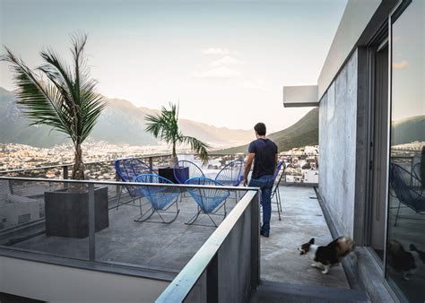 Balconies And Terraces Occupy Half Of P0 Architectures Ipe House