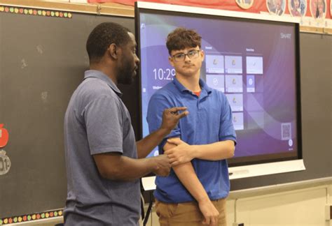 Conwell Alumn Councilman Thomas Returns Russell Conwell Middle School