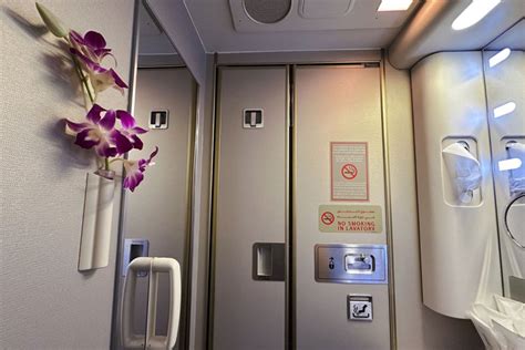 Review Emirates New Boeing 777 Business Class No More Middle Seat