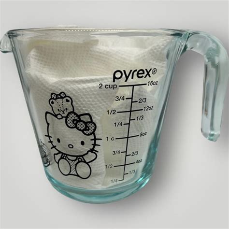 Pyrex Hello Kitty 2 Cup Tempered Glass Measuring