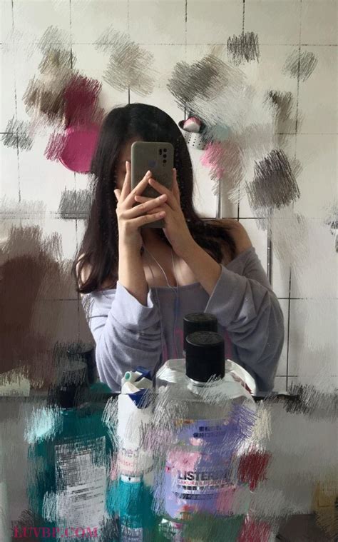 Twzp 外表清纯内心非常淫荡的大一学妹