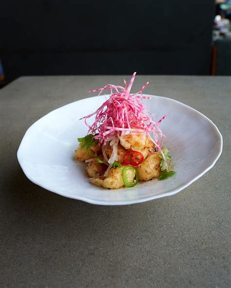 אקירה באק דובאי אסייתית קטנה על אי הדקלים ☀️ סלאם דובאי