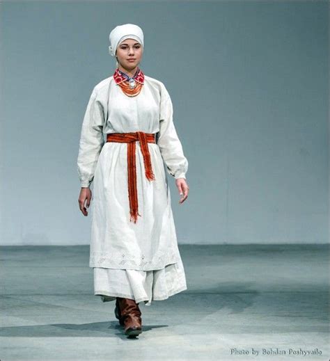 Український народний костюм на подіумі Українського тижня моди Рукотвори Ukrainian Clothing