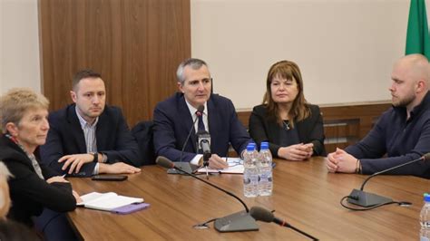 Министър Илиев представи програмата за спортната инфраструктура пред клубовете във Враца Новини бг