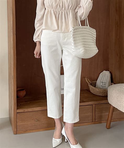 더블유먼트 24봄신상🤍white 화이트 진 일자 흰색 백 하얀색 면 바지 청바지 데님 팬츠 러블리 심플 베이직 하객 오피스 데일리룩 캐주얼