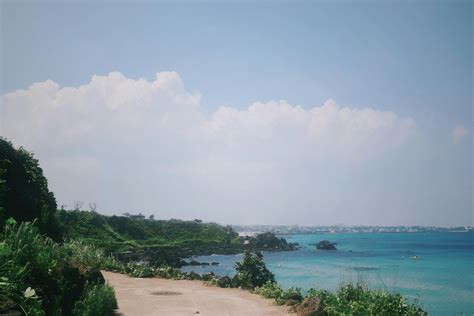 가벼운 경치 경치가 좋은 고요한 골든 아워 구름 농촌의 다채로운 하늘 대기의 대한민국 들판 바다 경치 박무 봄 산 새벽 셔터 속도 1 125