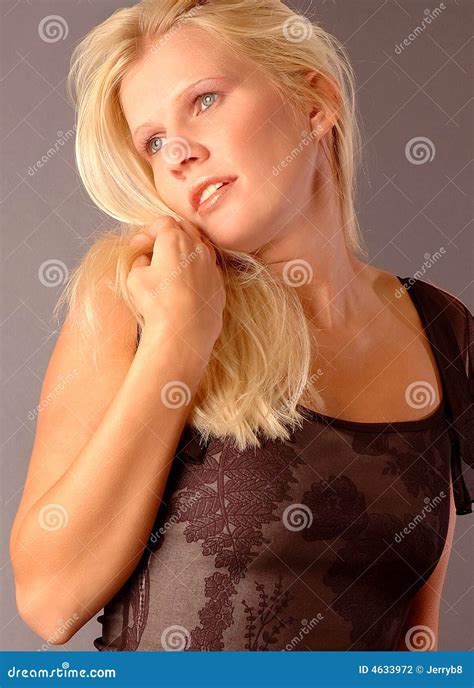 Bella Donna Bionda Fotografia Stock Immagine Di Biondo