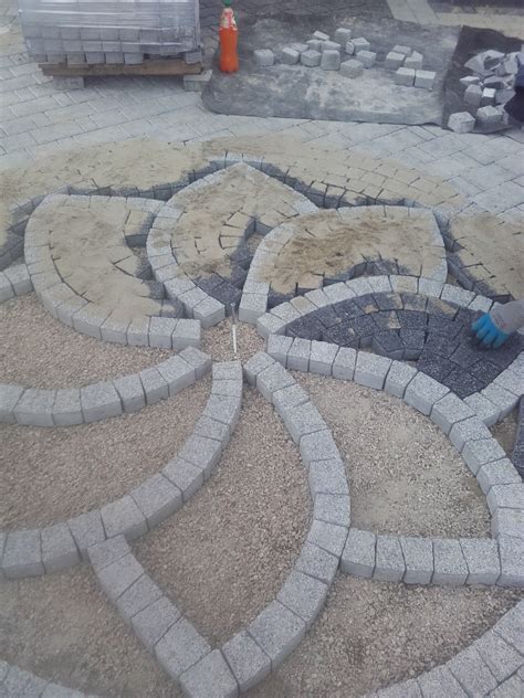Circular Cobblestone Patio Design
