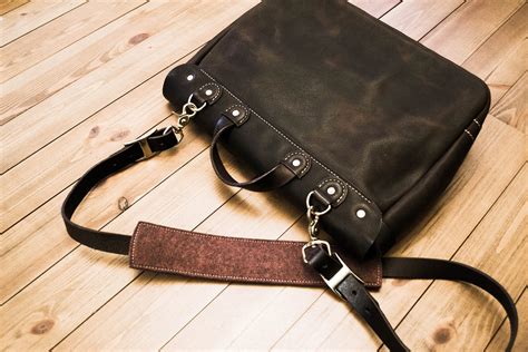 Выкройка кожаный мессенджер под документы и прочее