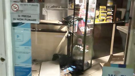 Furto Al Tabacchi Costantino I Ladri Fanno Razzia Di Tabacchi E Grattaandvinci Caserta Kestè