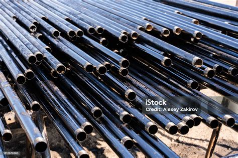 오일 드릴 파이프 가스 우물 코일 튜브 설치 파이프 및 도관의 정밀 검사 광업 금속 0명에 대한 스톡 사진 및 기타 이미지