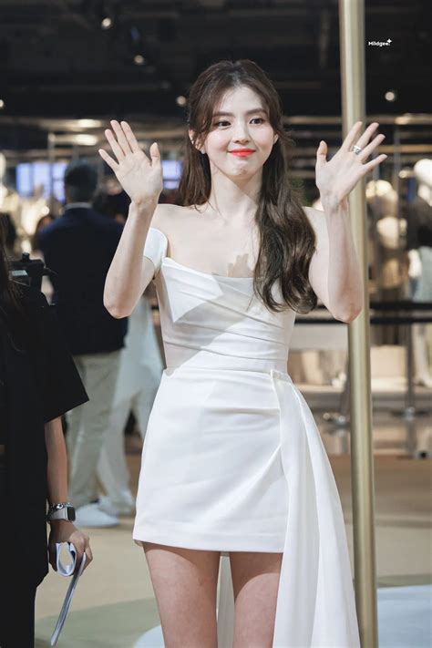 ‘논란의 발언으로 이미지 실추시킨 연예인 김윤아 3위 사쿠라 2위 1위는 누가 차지할까 Amk Station Korea