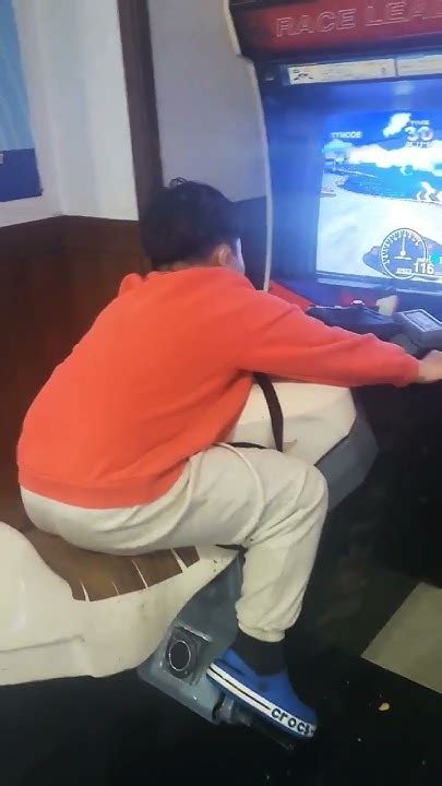 이모와 영화보러 가서 오토바이 한번 타본다고 타보고 있지만 폼은 그럴싸한데 ㅎㅎ운전이 영~~~~~ㅠㅠ Youtube