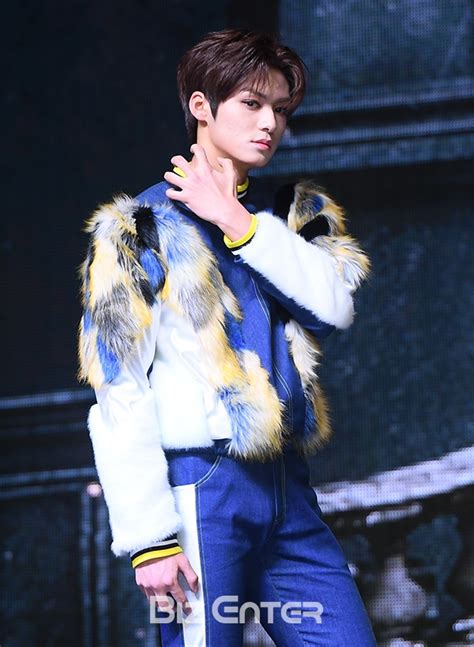 Bz포토 Trcng 시우 빠져드는 잘생김 비즈엔터