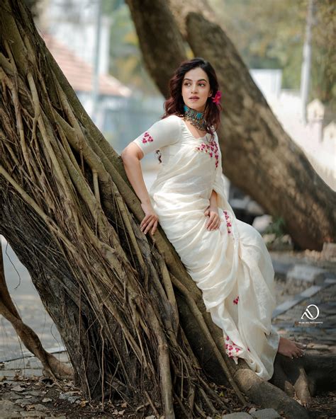 Amitha Mathew Jobin Amitha Jobin • Instagram Photos And Videos