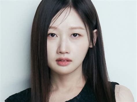 연기하는 프리랜서 모델입니다 크몽