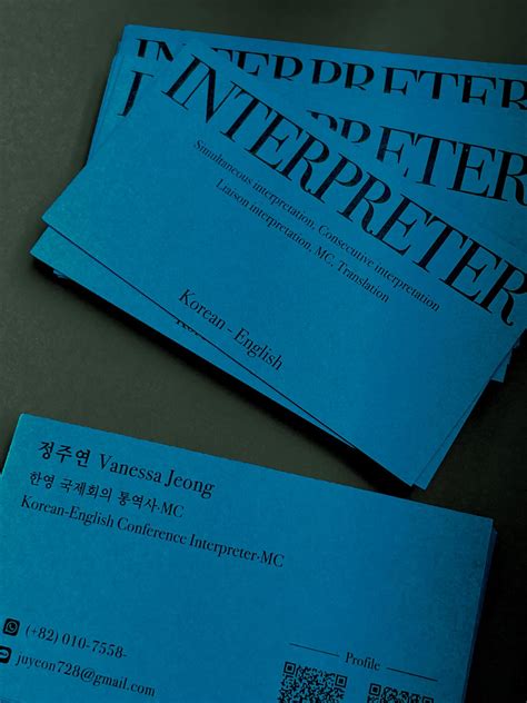 명함 택 스티커 케이크픽 새벽9시 형압 가공은 로고나 이미지 등 다양한 요소에 적용할 수 있어 은은한 포인트를 주고 싶을 때 아주 좋아요 종이 본연의