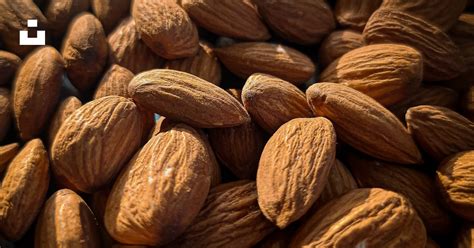 아몬드 더미가 서로 겹쳐져 있습니다 사진 Unsplash의 무료 카르나타카 이미지