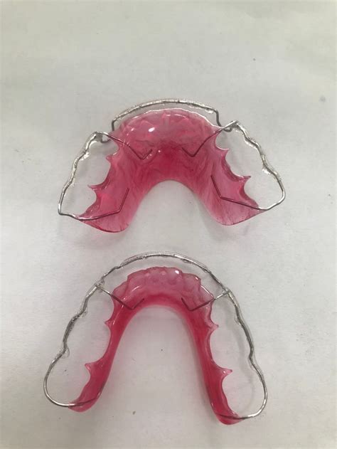 ปักพินโดย Nicole Lumpkin ใน Retainer Teeth ในปี 2024 ฟัน จัดฟัน