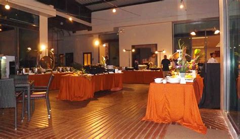 Sassis Beach Club Khao Lak Restaurant Reviews Photos And Phone