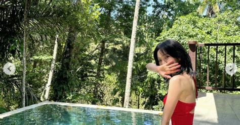 산다라박 풀장 지배한 빨간 수영복 여신개미 허리에 반전 볼륨감까지 N샷