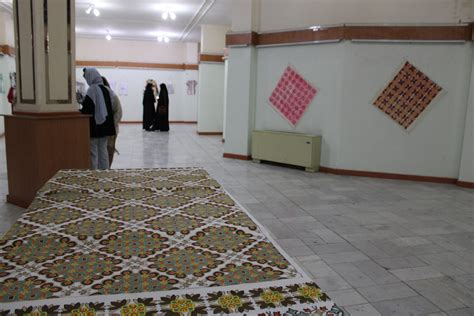 عکس تصاویری از نمایشگاه آثار چاپ دستی روی پارچه در نگارخانه شهید