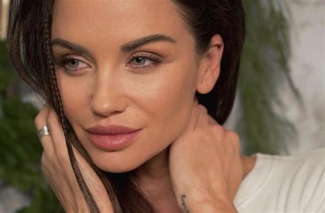 Диляна Попова без срам и свян лъсна чисто гола СНИМКИ