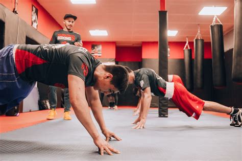 Занятия боксом для детей и взрослых в Москве Surkovs Boxing