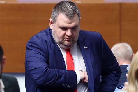 На първото заседание на парламента Пеевски свиква протест