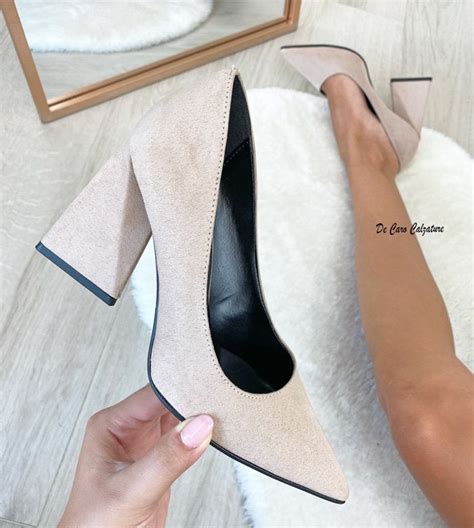 Lola Decote Edição Limitada Com Salto Triangular De 9 Cm De Altura