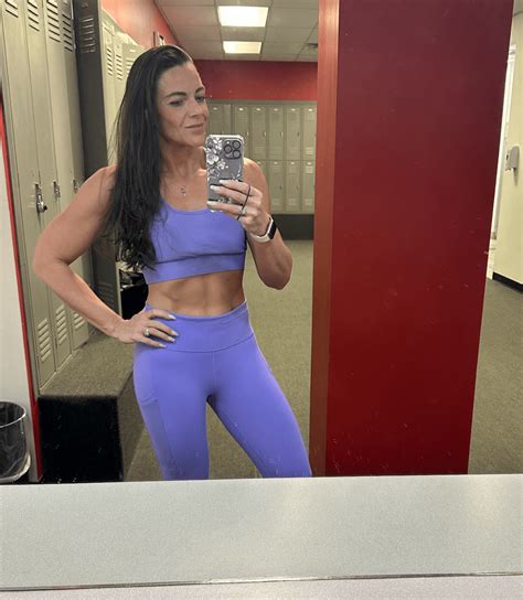 Glamgainz Has A Very Wet Pussy Under Her Leggings 🇺🇸