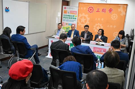 曾國衞與麥美娟向政黨解說完善地區治理建議方案 Rthk