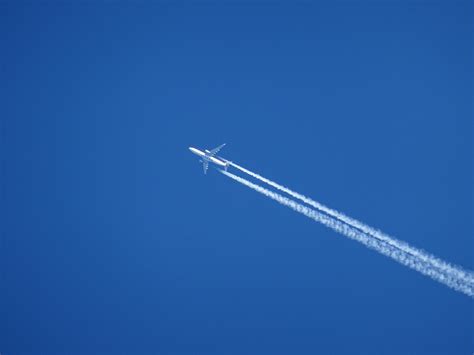 무료 이미지 파리 비행기 항공기 명확한 환경 선 차량 휴일 푸른 파란 하늘 난기류 부분적으로 흐린 맑은 공기 화학 약품 곡예 비행 지구의