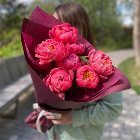 Купить Букет с восхитительными пионами с доставкой Заказать цветы дешево в магазине Iziflo