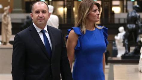 Деси Радева събра всички погледи в Банско блесна с топ екипировка СНИМКИ