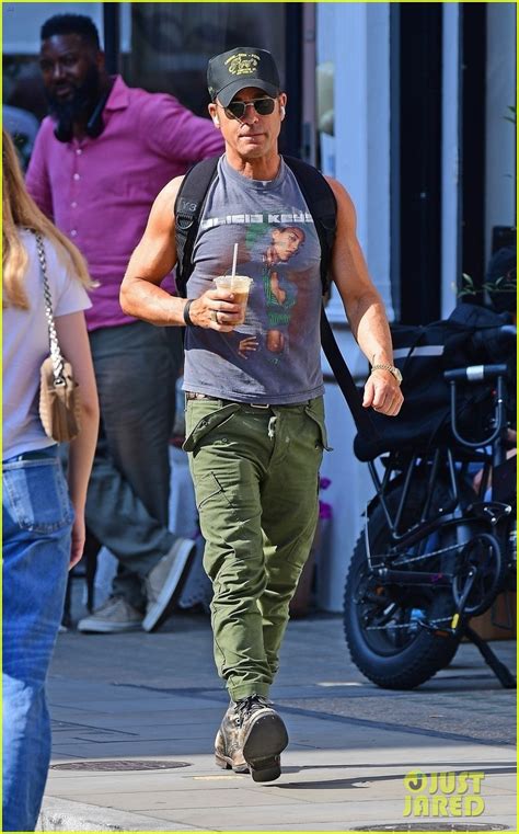 Justin Theroux Shows Off His Muscles During Day Out In London Photo 4946572 Justin Theroux