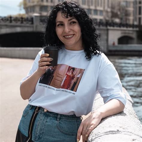 Про курящих соседей Сосед с первого этажа курит в туалете Мы на пятом последний этаж Вся