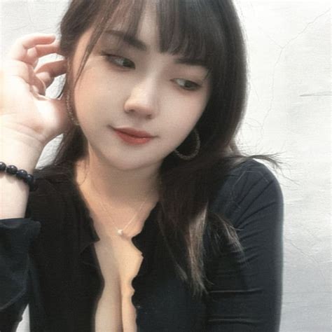 第二 我固定去的廟宇只有啟明堂與西羅殿，其他是踏春帶家人出遊，會去知名大廟去參拜一下 第三 整天在那邊卡來卡去？是會當機還是lag歸剛欸