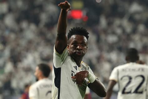 雲尼素斯入球向c朗致敬 Now Sports